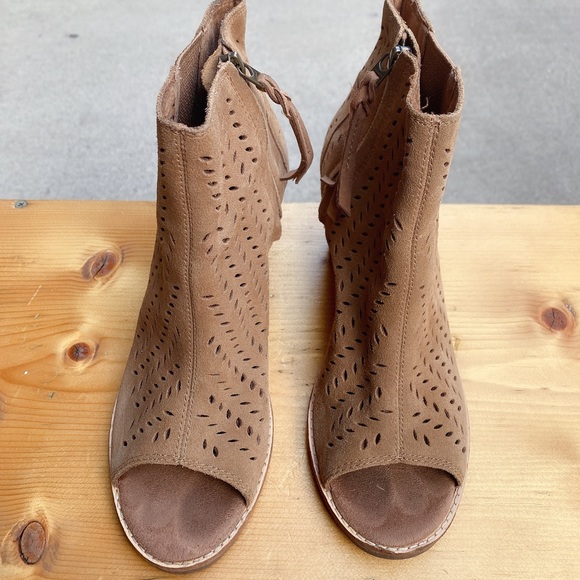 Toms | Shoes | Toms Brown Peep Toe Heels | Poshmark
